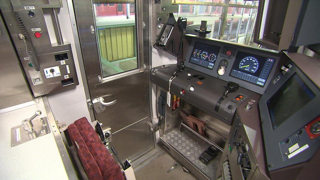 JR西日本「227系Red Wing」にはカープ優勝時に見られる行き先表示など秘密がたくさんあった！