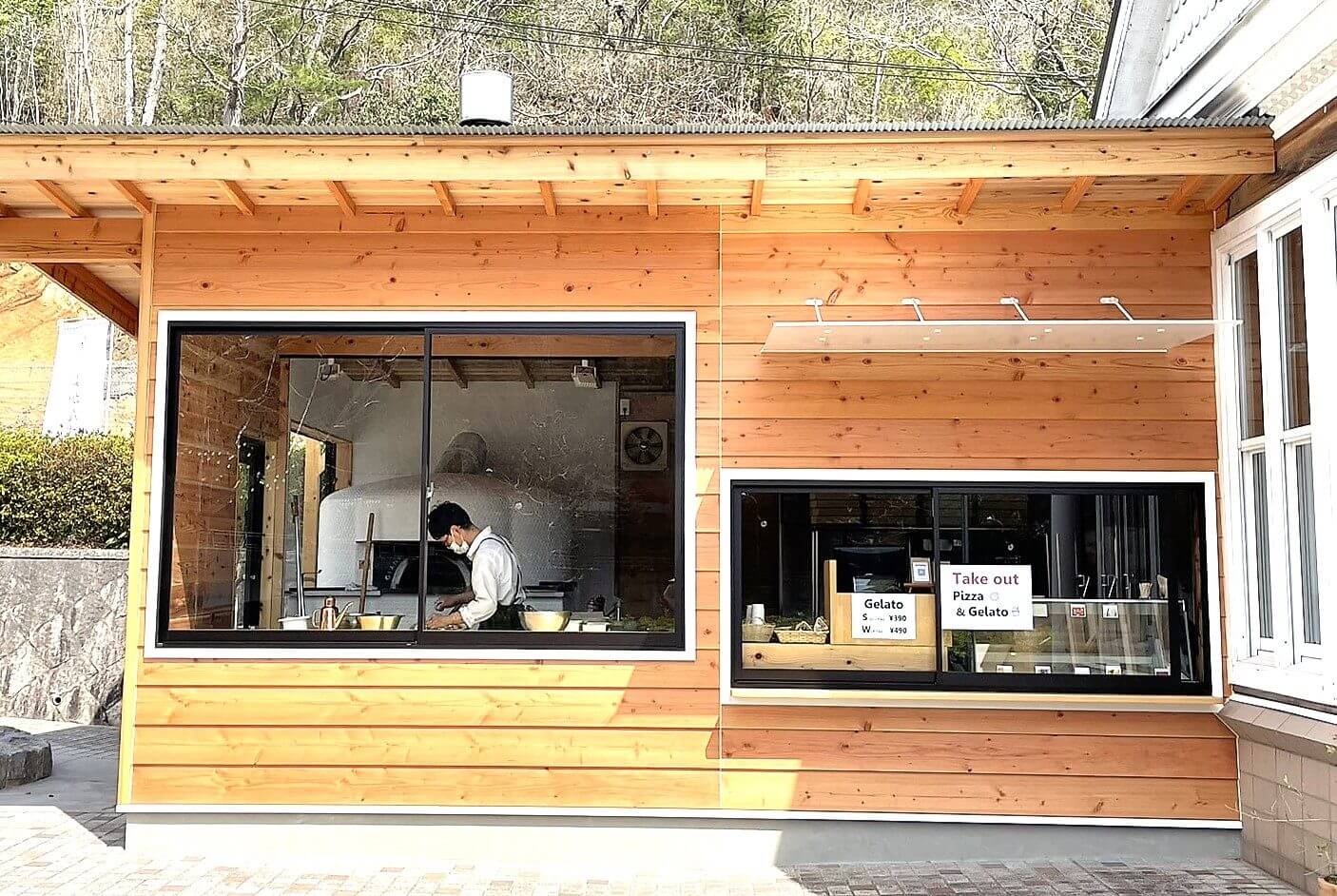 三原の道の駅【よがんす白竜】ピッツァとジェラートの「Pizzeria e Gelateria YOGANSU」オープン記念イベント開催